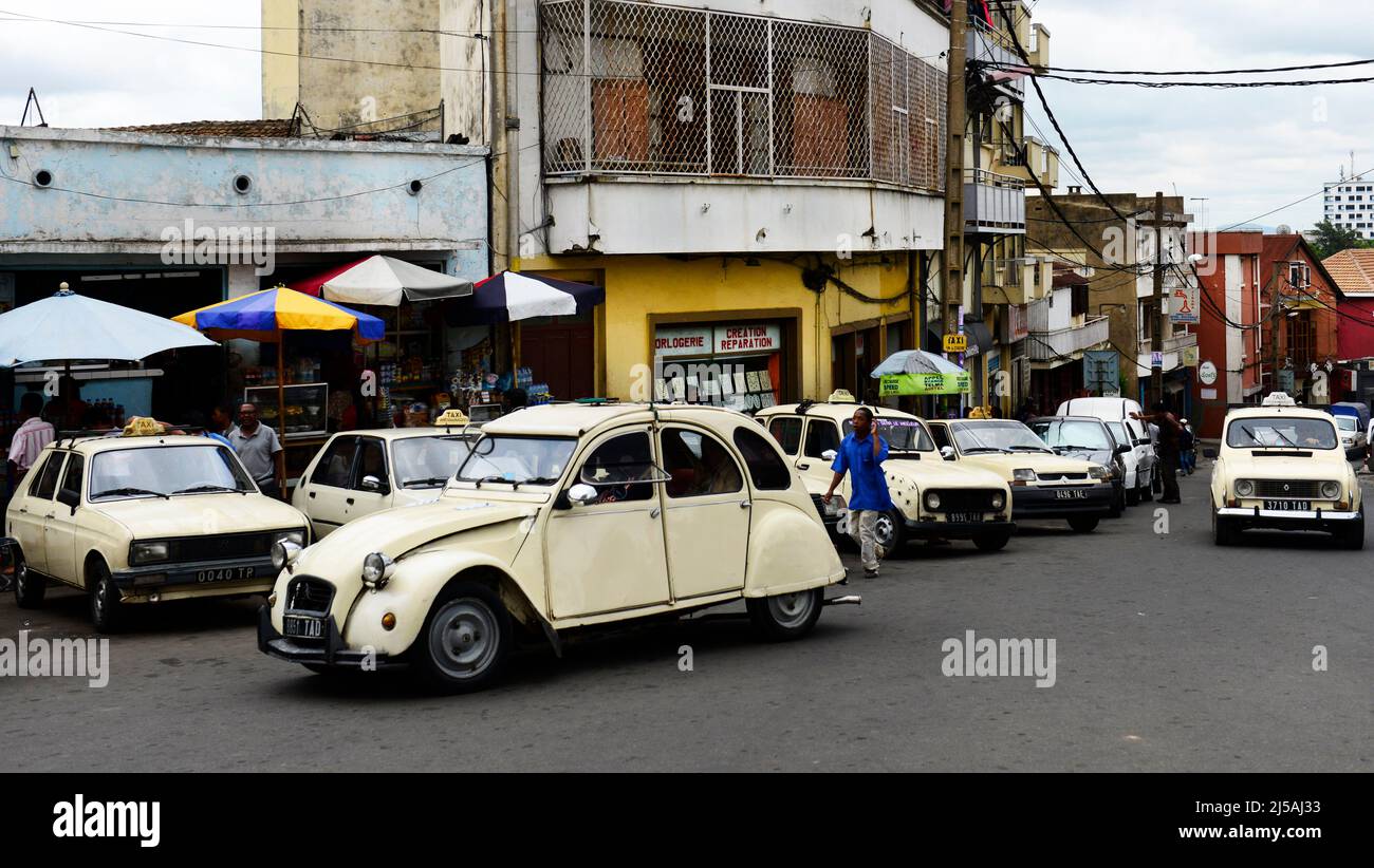 Citroen deux chevaux taxis are still used in Antananarivo, Madagascar Stock Photo - Alamy