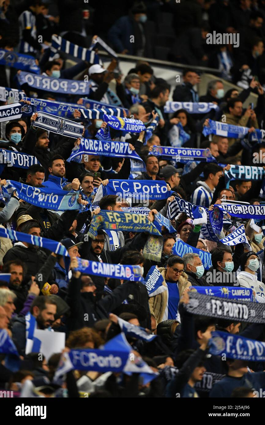 Fc porto supporters dragao hi-res stock photography and images - Alamy