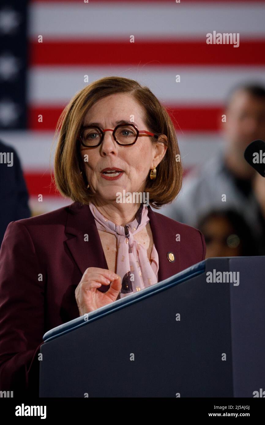 Portland, USA. 21st Apr, 2022. Oregon Governor Kate Brown speaks to the ...