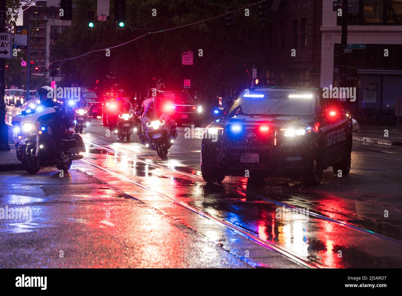 Seattle, USA. 21st Apr, 2022. Just after 8:00pm President Biden's ...