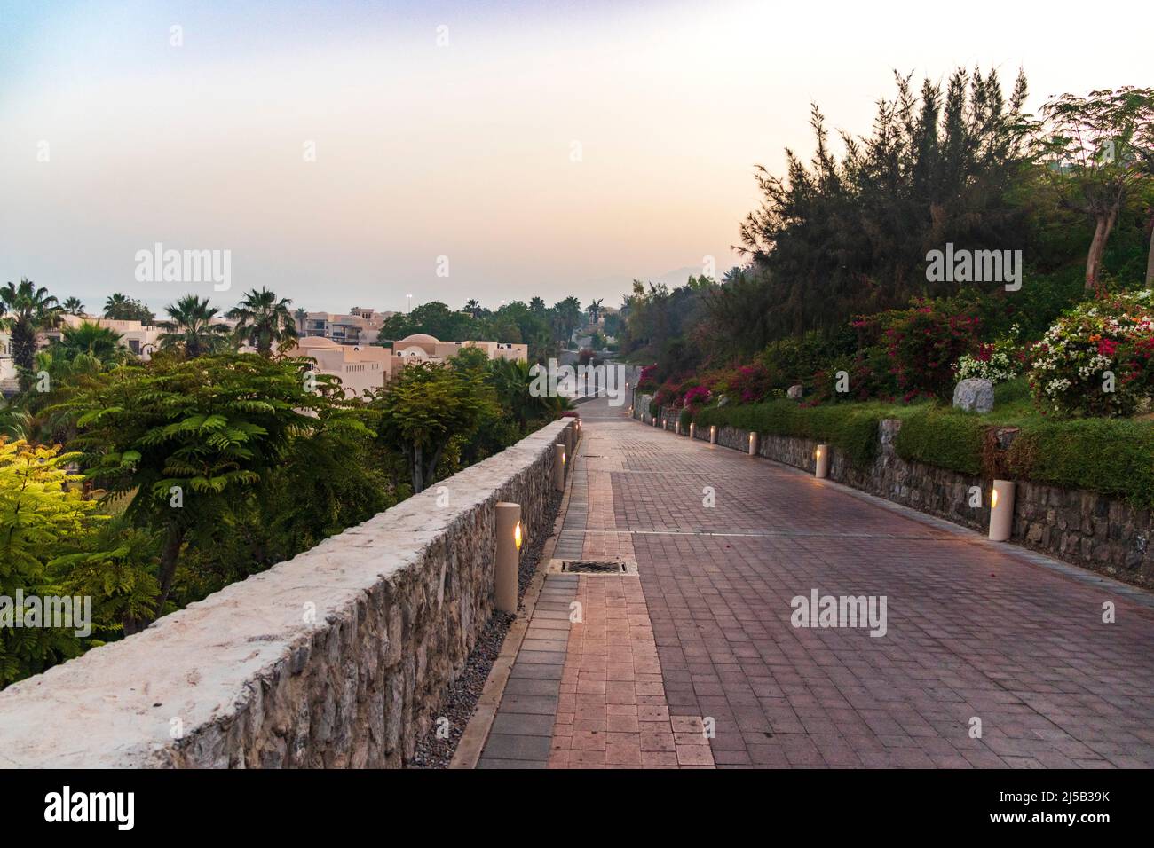 Street going downhill hi-res stock photography and images - Alamy
