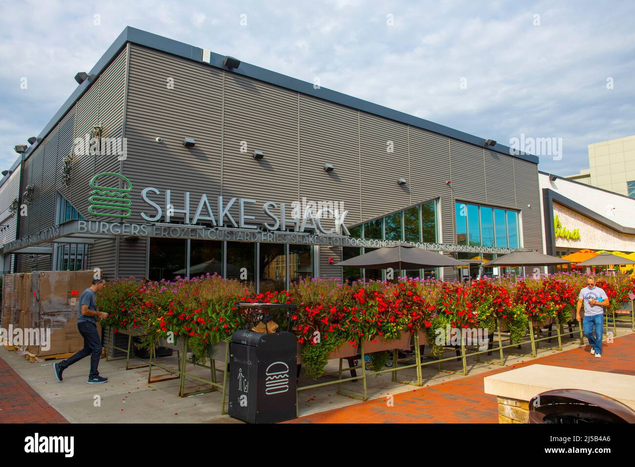 Shake Shack at Chestnut Hill shopping mall in city of Newton ...