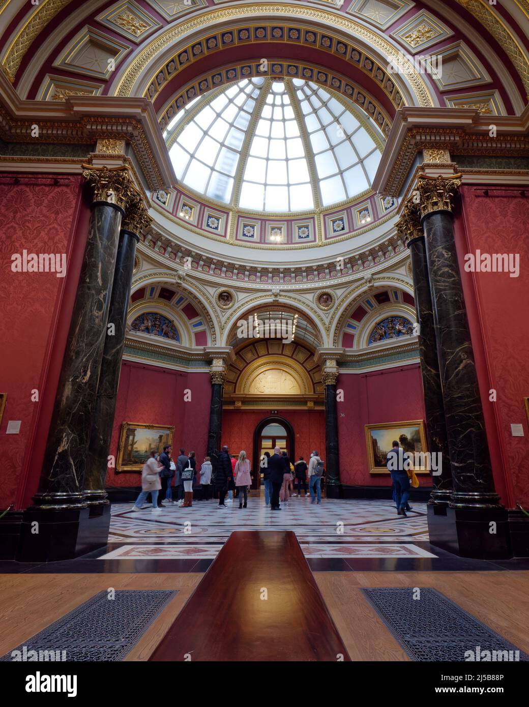 The national gallery london interior hi-res stock photography and ...
