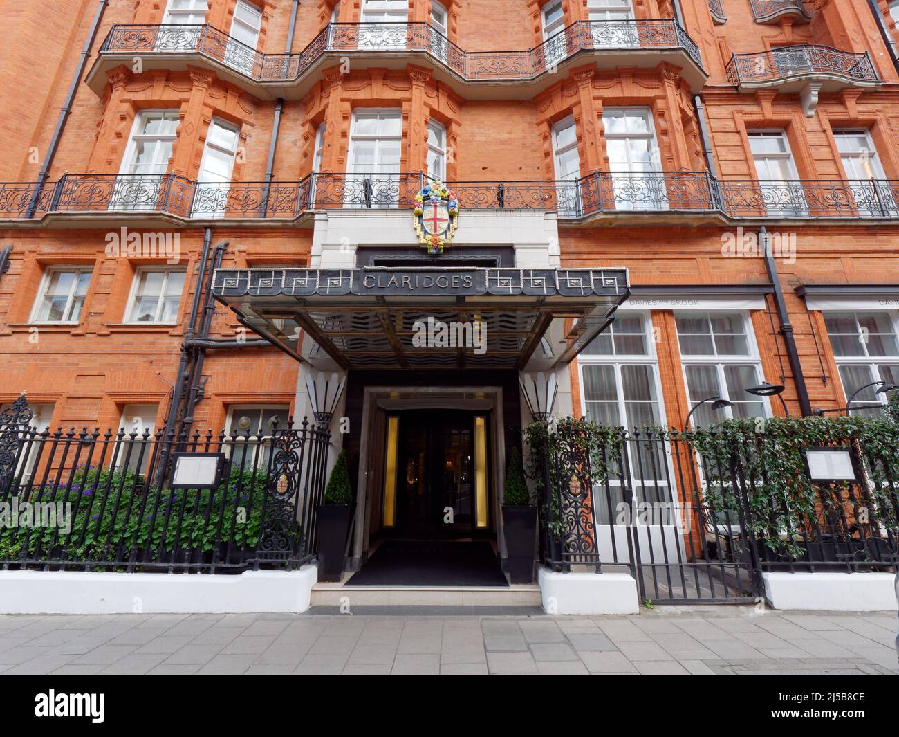 Claridge's hotel hi-res stock photography and images - Alamy