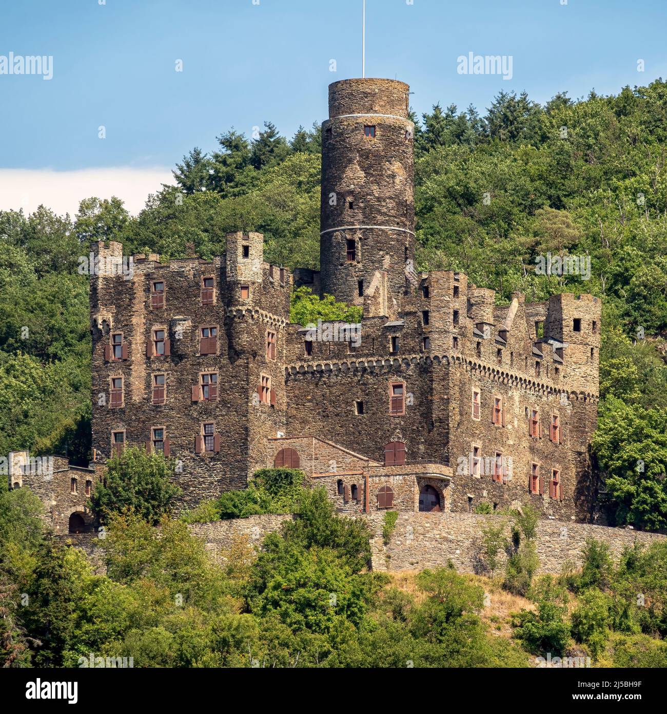 Maus castle above the village of wellmich hi-res stock photography and ...