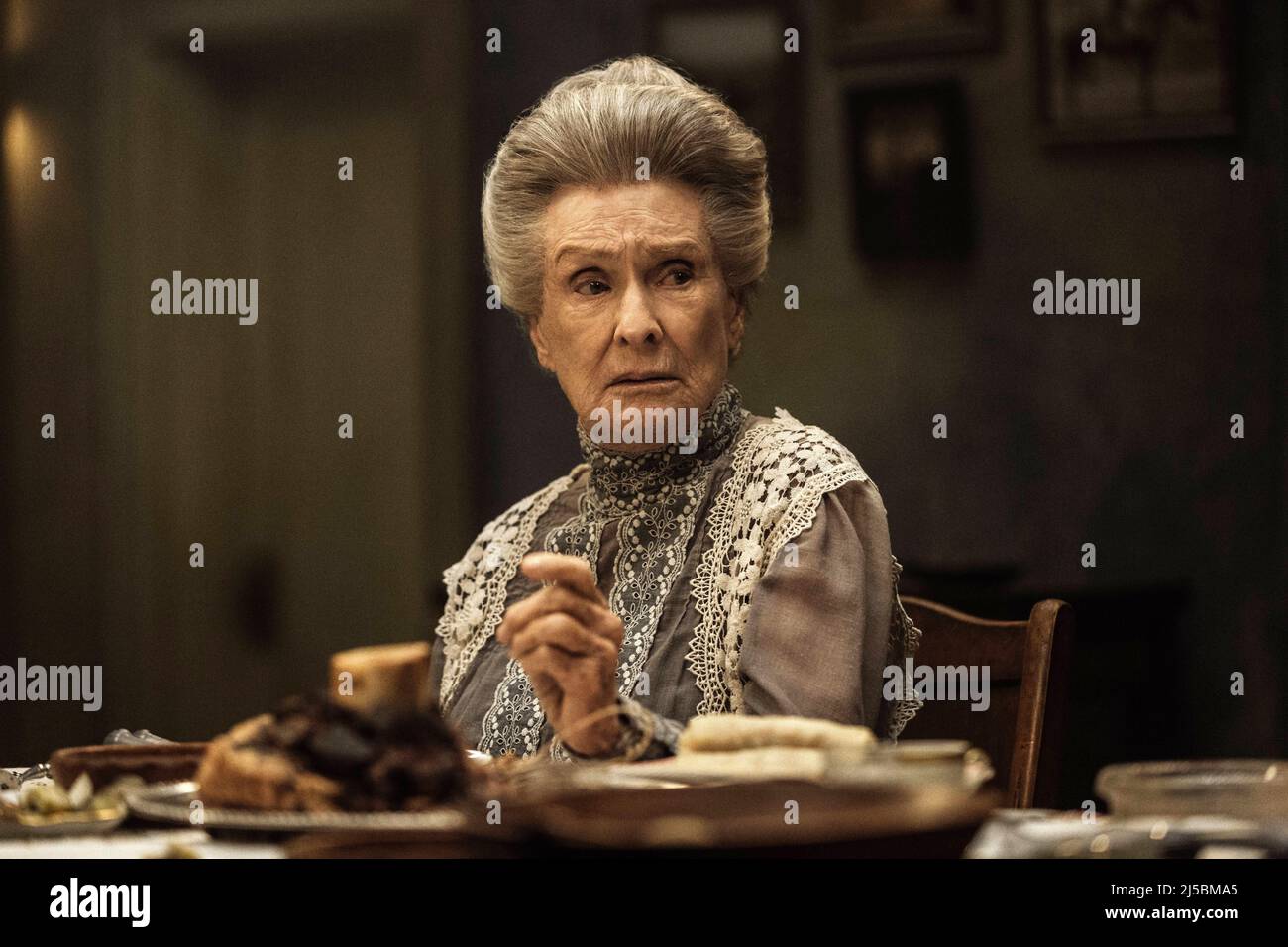 CLORIS LEACHMAN in AMERICAN GODS (2017), directed by BRYAN FULLER ...
