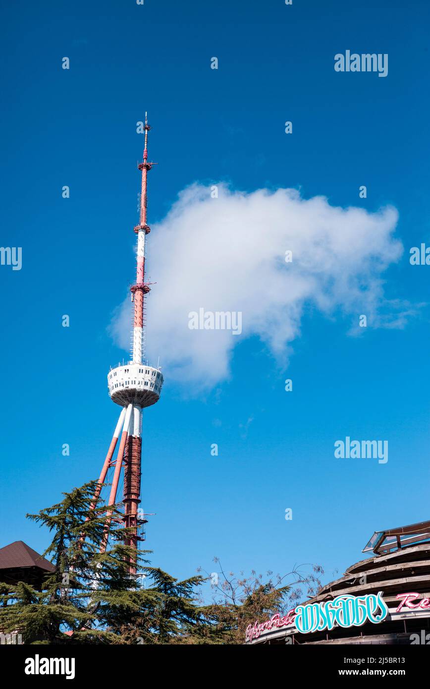 Broadcasting tower television hi-res stock photography and images - Alamy