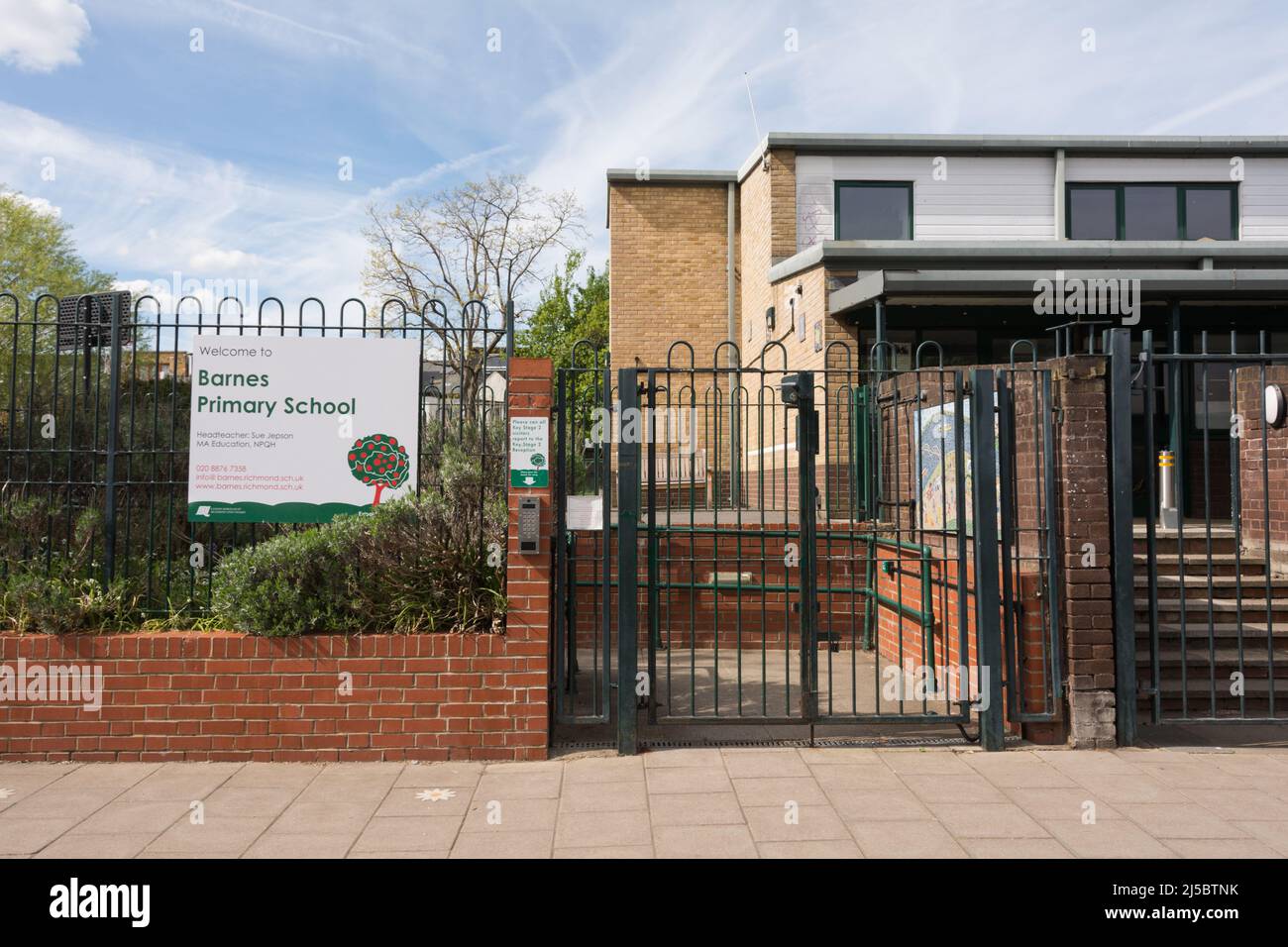 Barnes Primary School, Cross Street, London, SW13, England, UK Stock ...