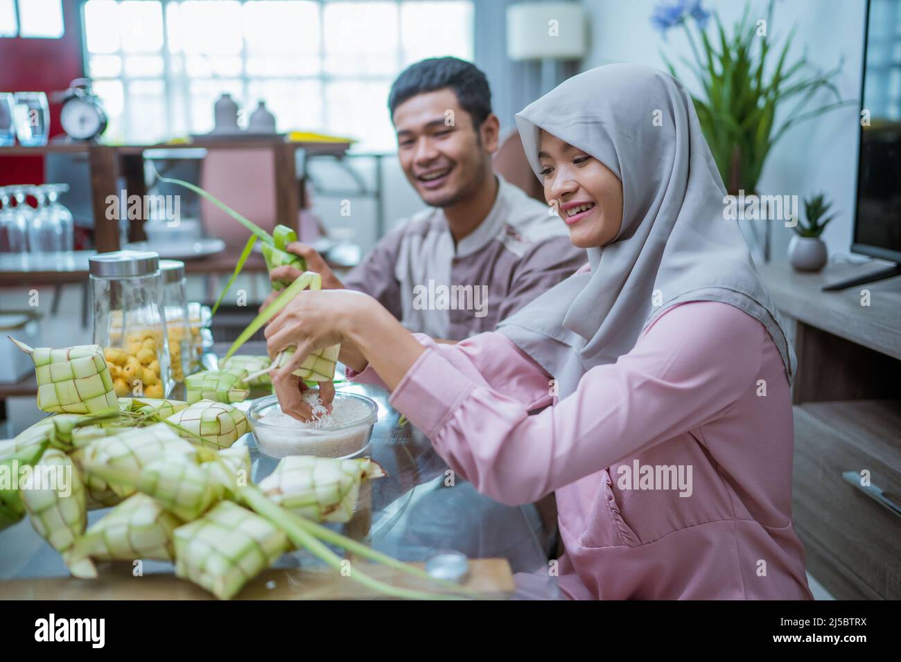 muslim couple making ketupat for idul fitri traditional delicacy Stock ...