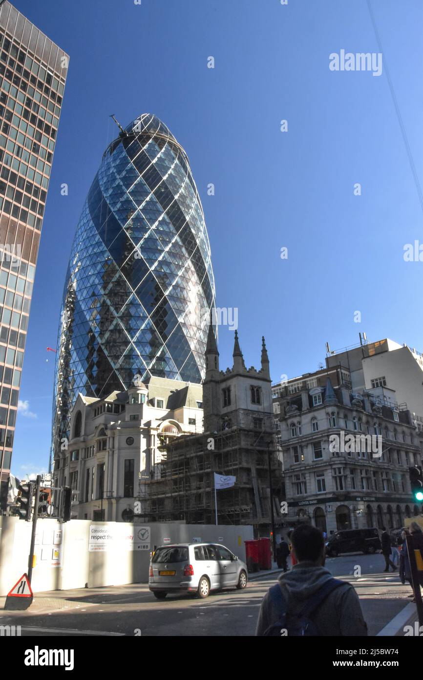 30 St Mary Axe (previously known as the Swiss Re Building and ...