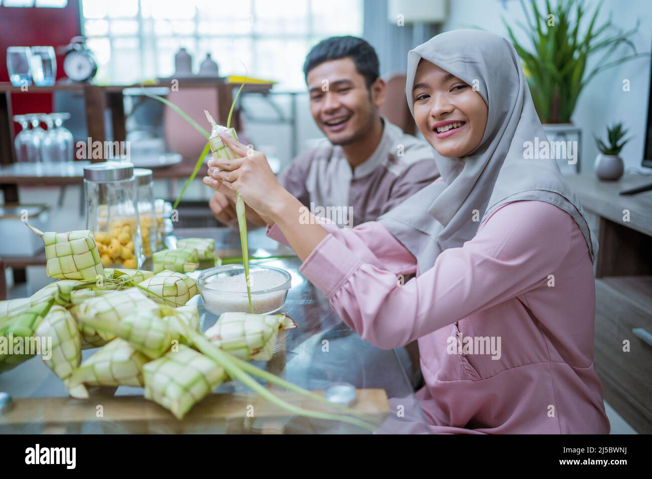 muslim couple making ketupat for idul fitri traditional delicacy Stock ...