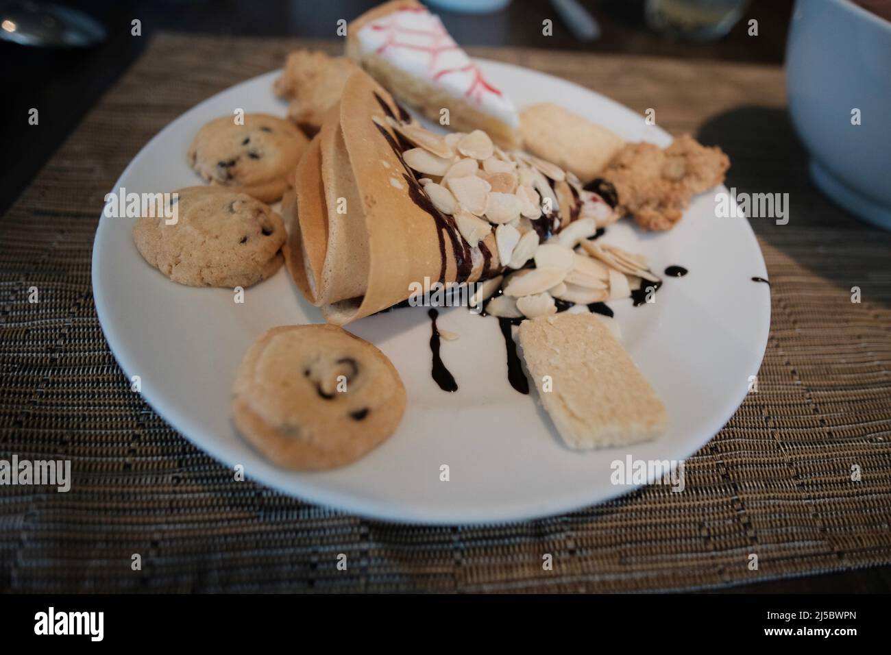 Ice cream desert plate hi-res stock photography and images - Alamy