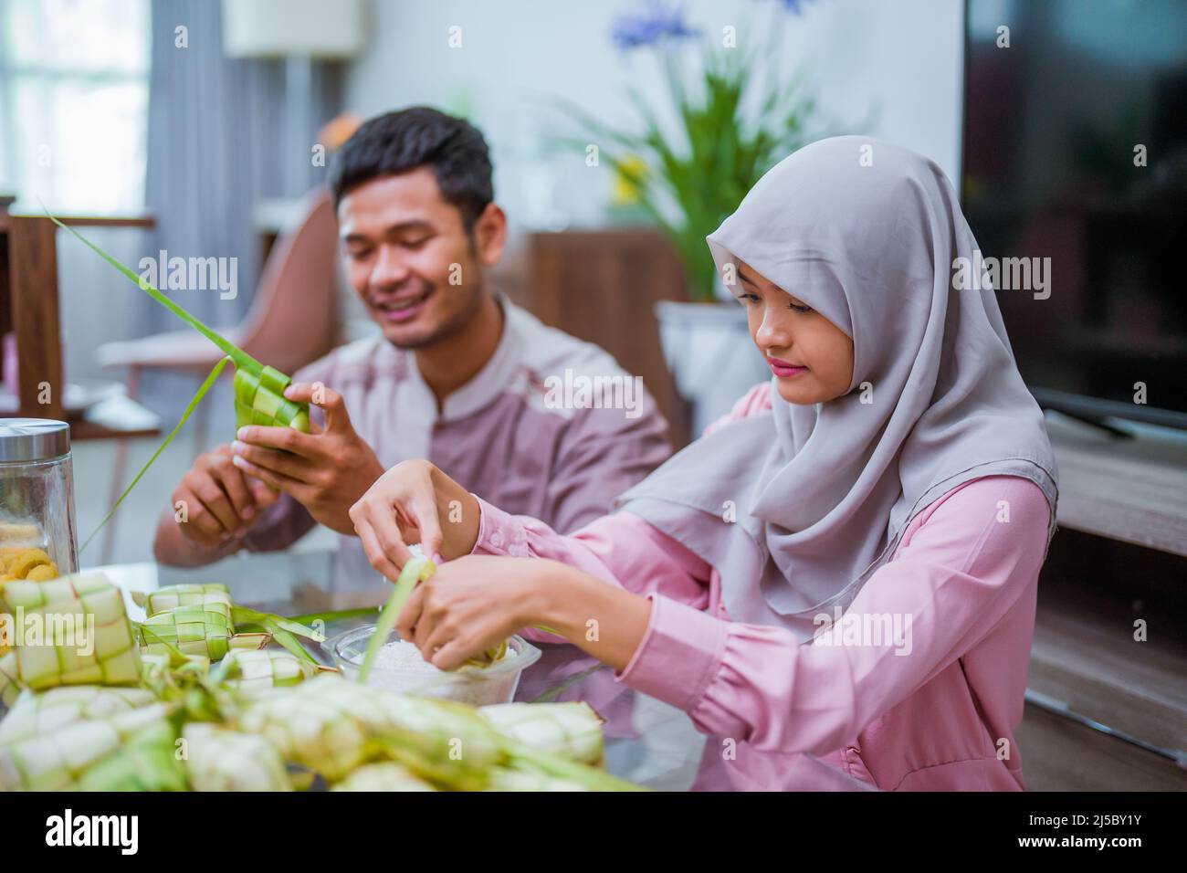 Making ketupat hi-res stock photography and images - Alamy