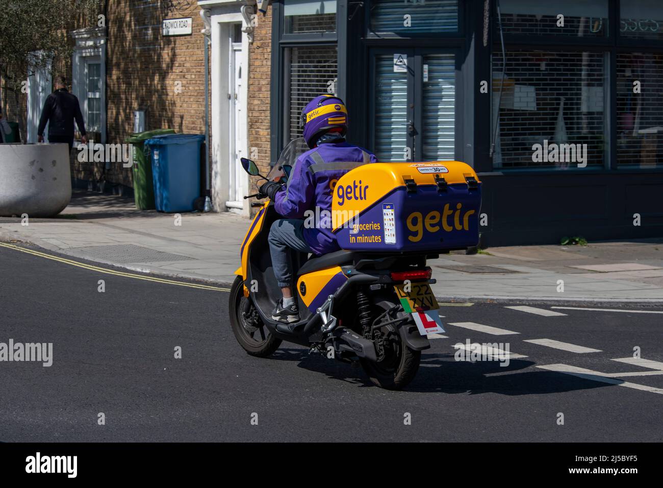 Getir delivery hi-res stock photography and images - Alamy