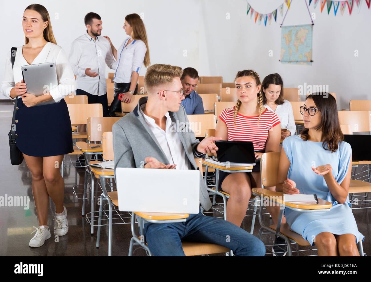 Education lecture relax students hi-res stock photography and images ...