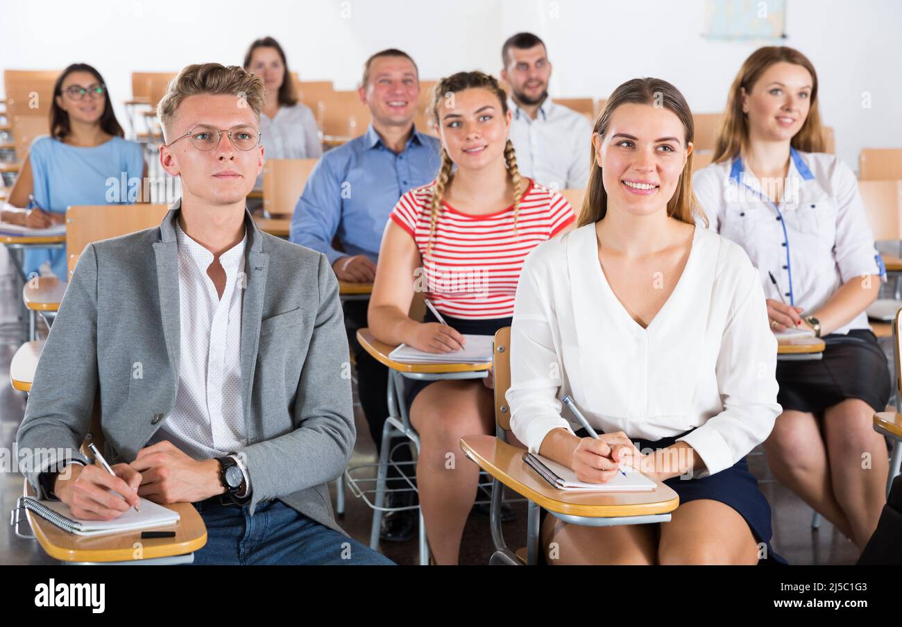 Group of people in lecture hall Stock Photo - Alamy