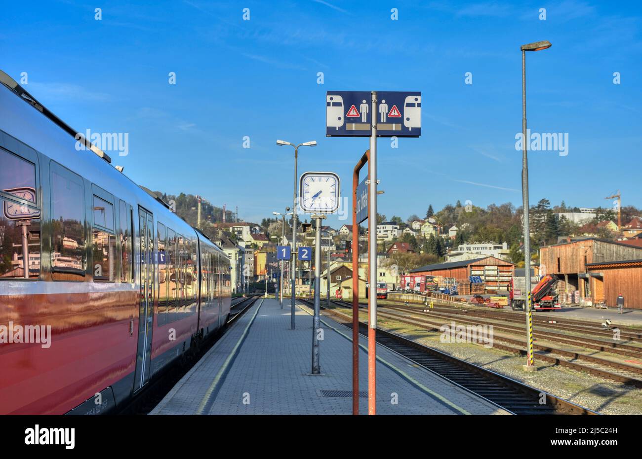 Linz, Mühlkreisbahn, Urfahr, Bahnhof, Bahnsteig, Gleis, Schienen ...