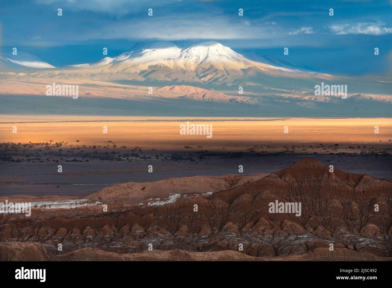 Volcano lascar hi-res stock photography and images - Alamy