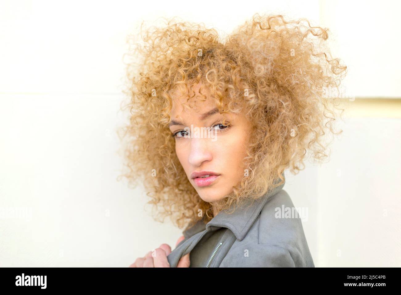 Serious portrait photo hi-res stock photography and images - Alamy