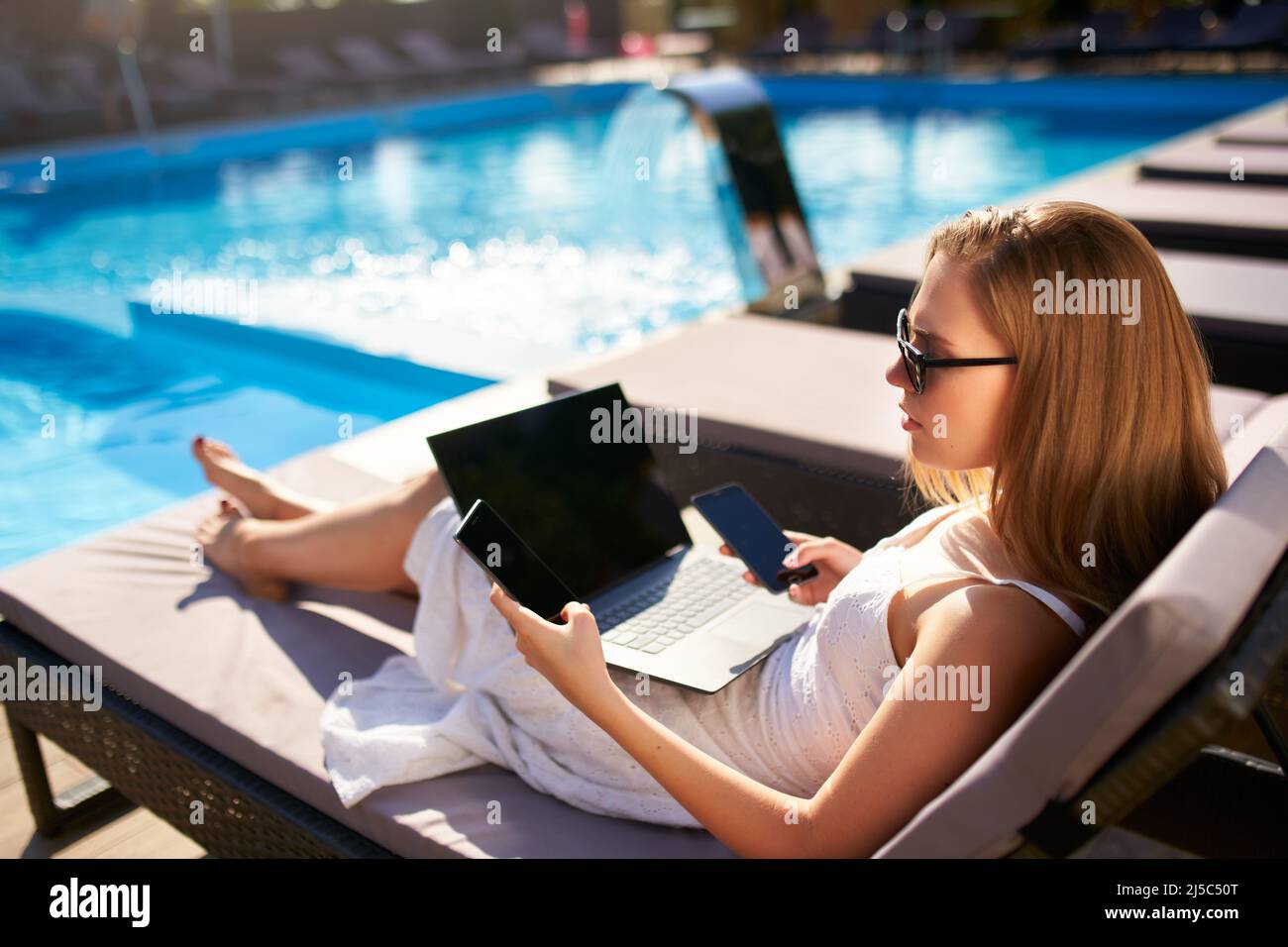 Woman laptop swimming pool hi-res stock photography and images - Alamy