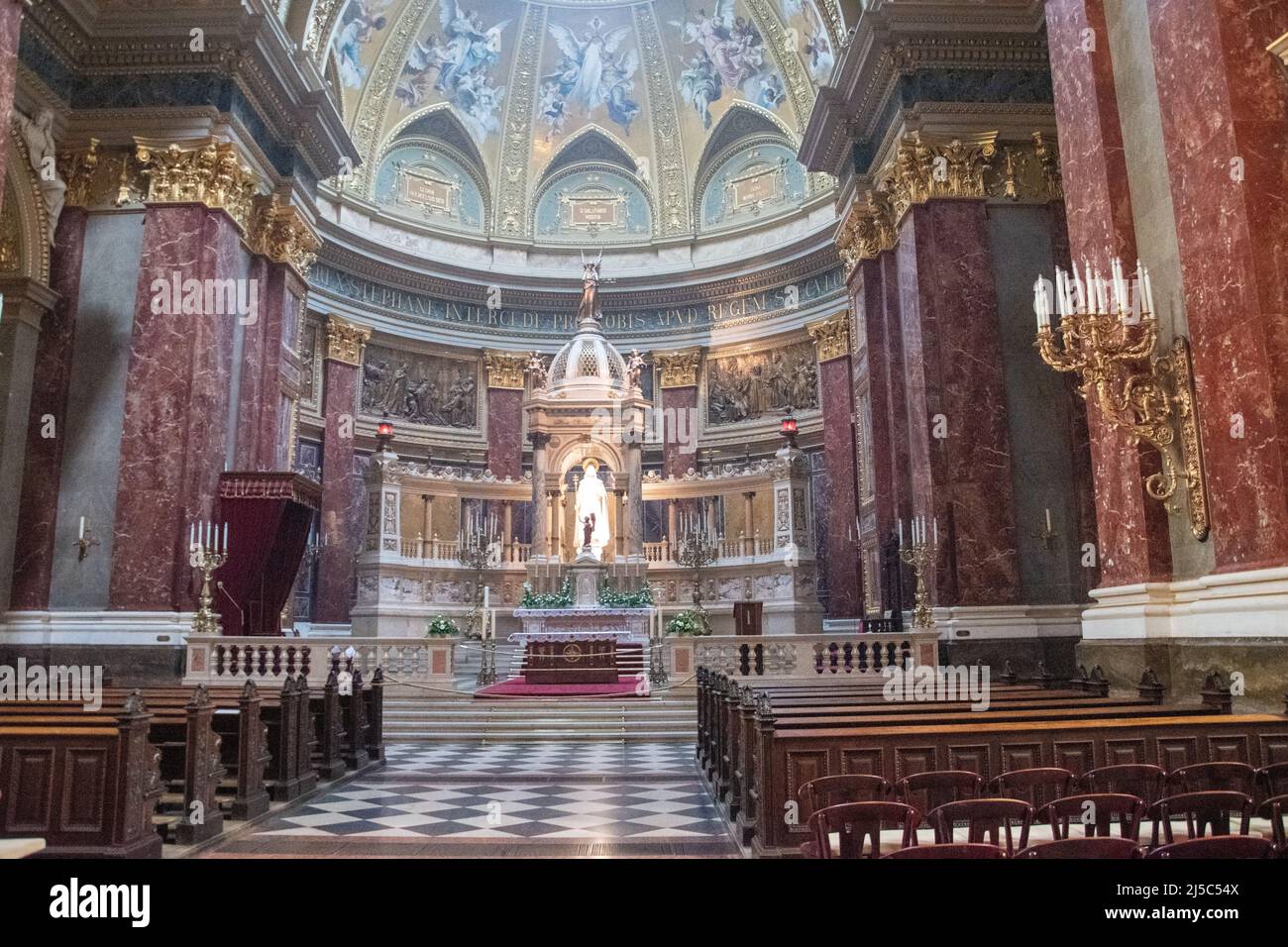 Main Altar in St. Stephen's Basilica, Budapest, Hungary Stock Photo - Alamy