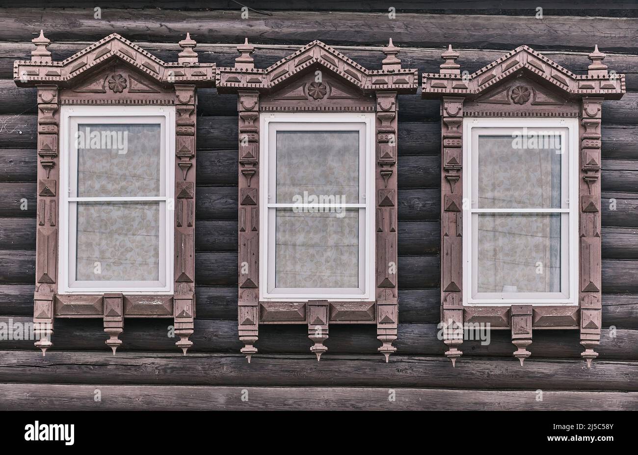 Architecture carved architraves hi-res stock photography and images - Alamy