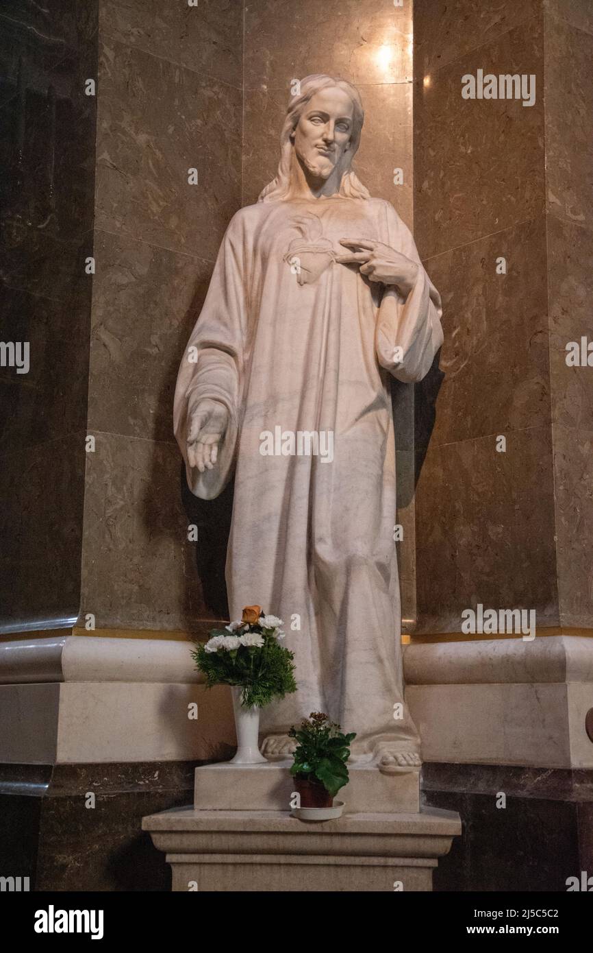 Jesus christ statue st basilica hi-res stock photography and images - Alamy