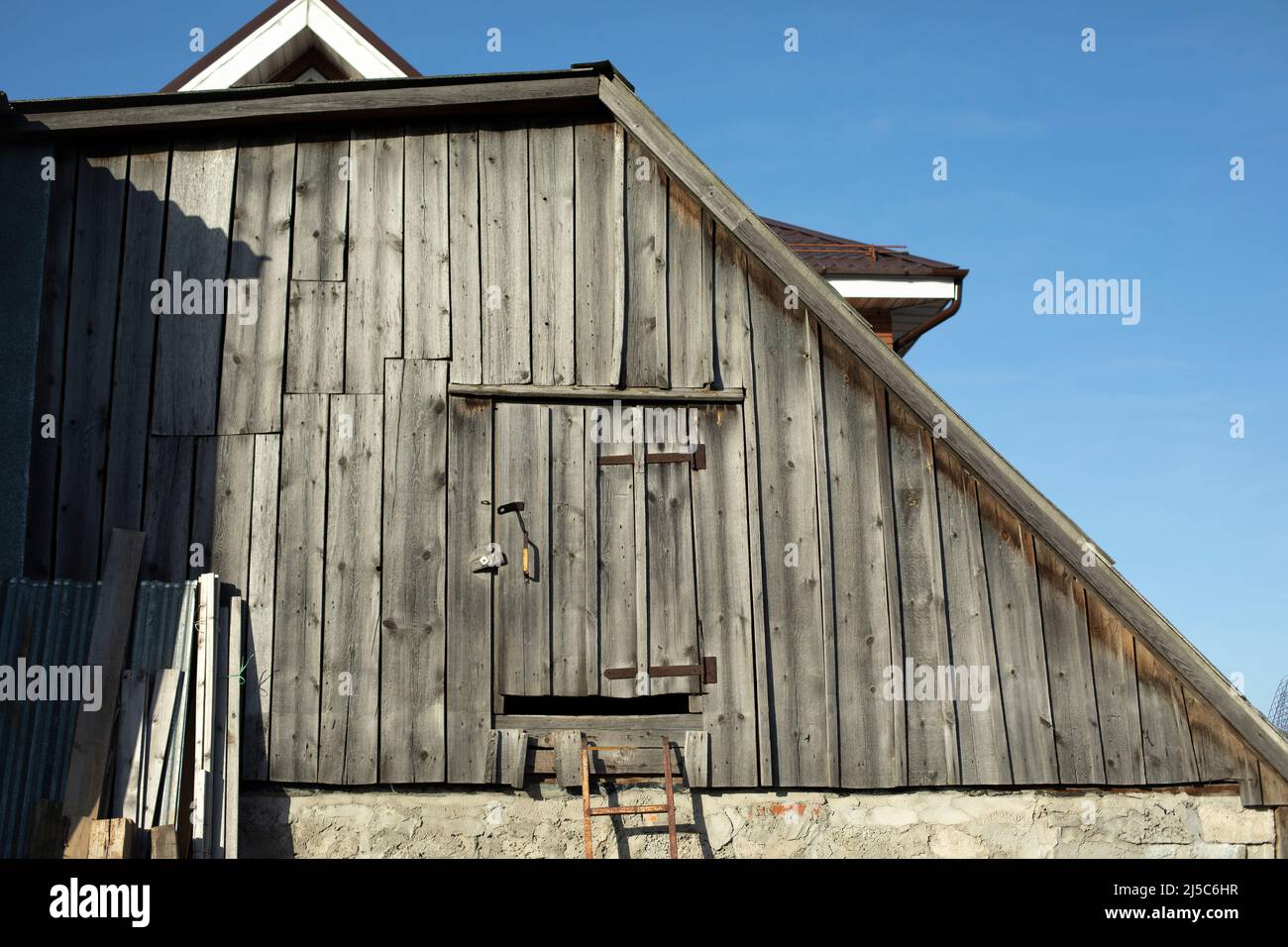 Unpainted facade hi-res stock photography and images - Alamy