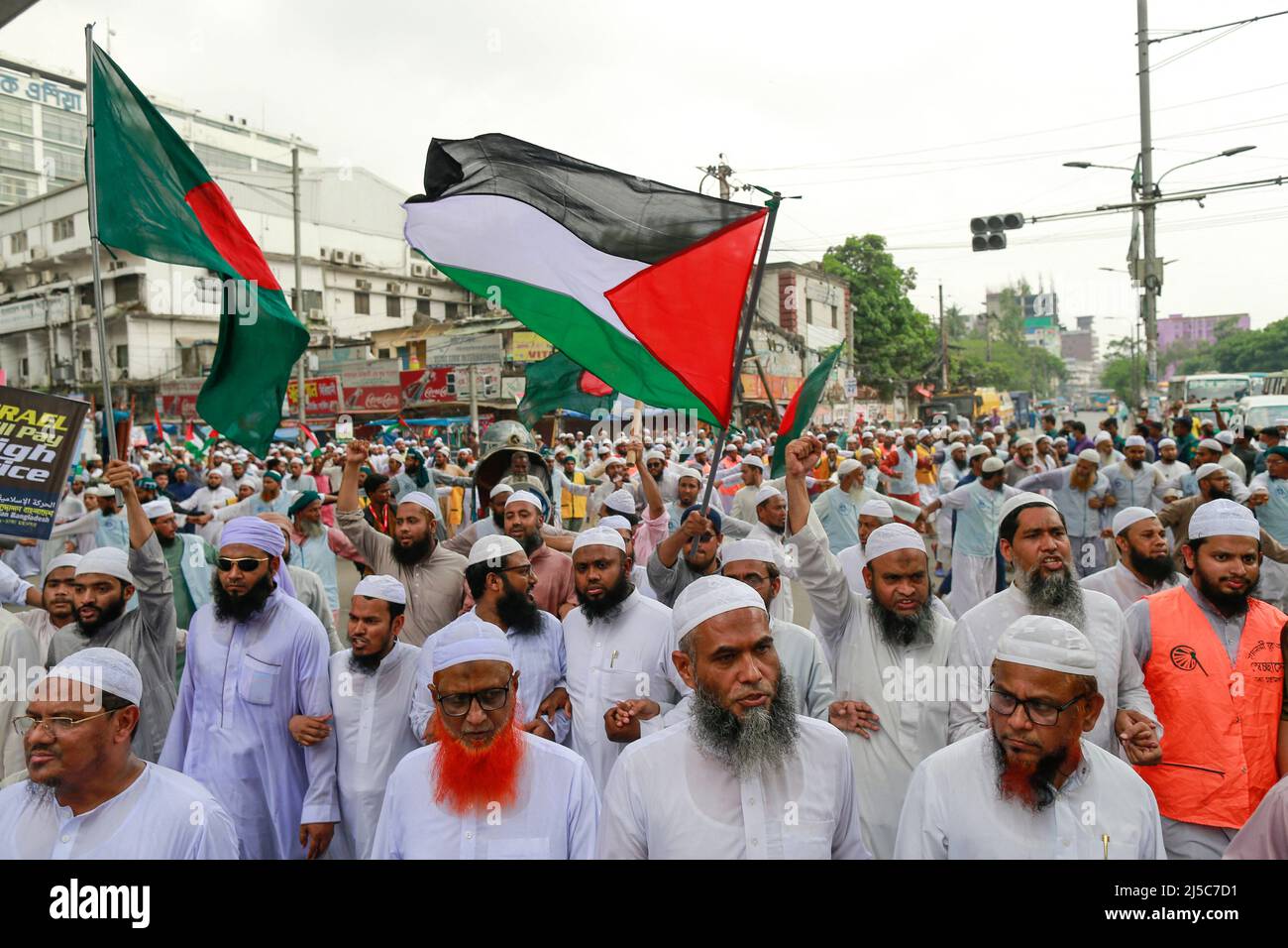Dhaka, Bangladesh. 22nd Apr, 2022. Supporters of Islami Andolon ...