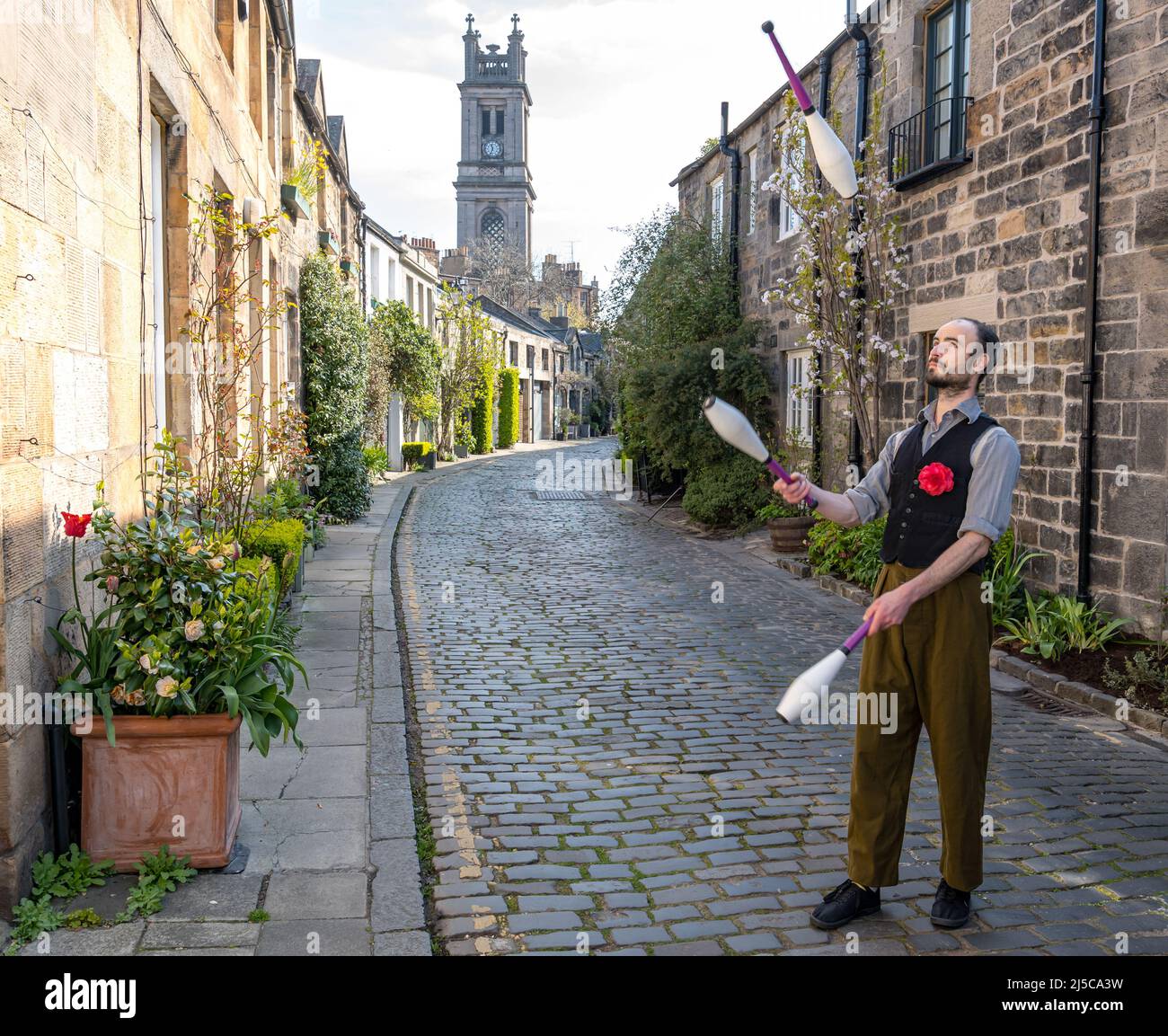 Circus Lane, Edinburgh, Scotland, UK, 22 April 2022. Cirqulation Circus ...