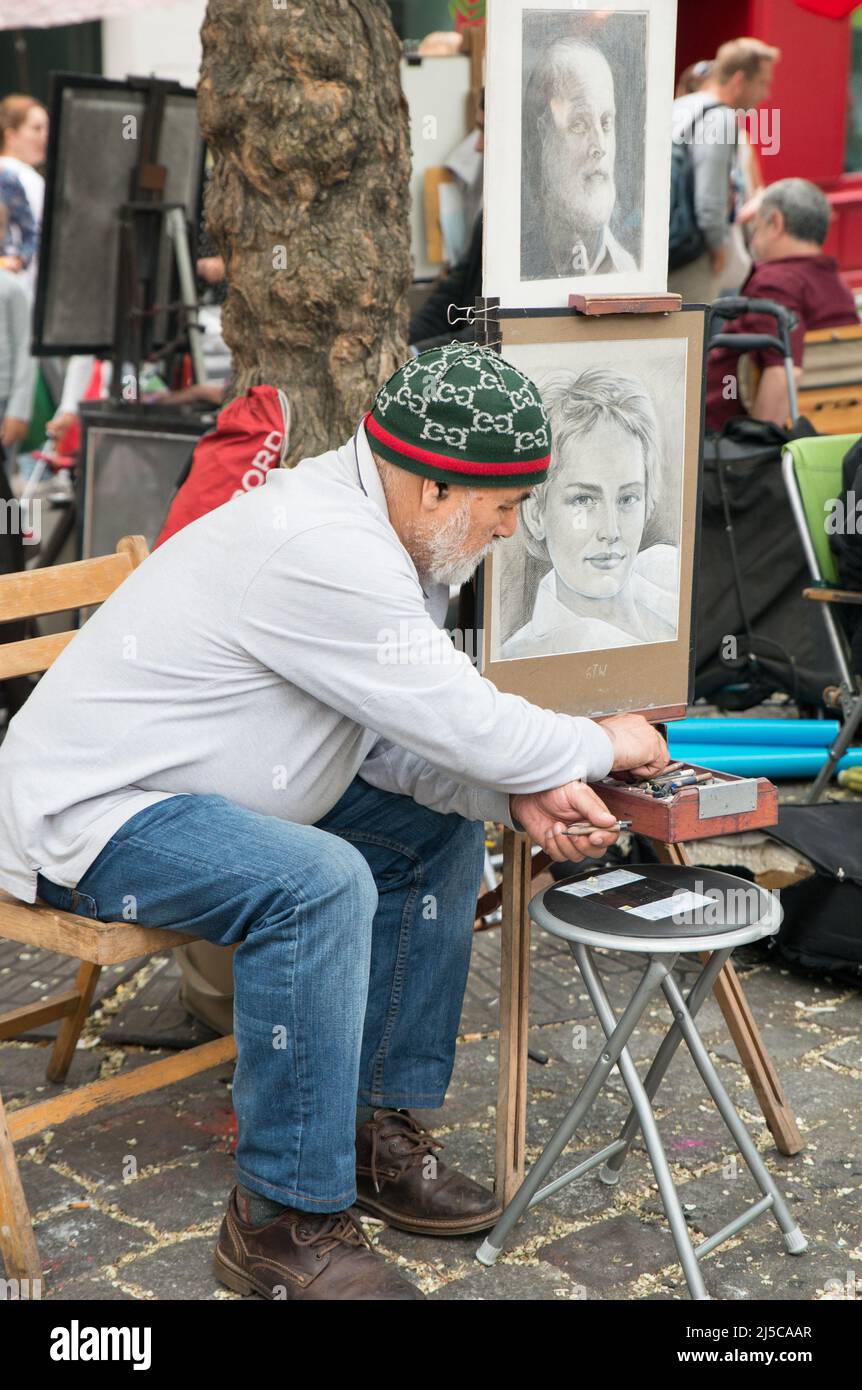 Montmartre Paris, painter at the place du tertre, tourism attraction in ...
