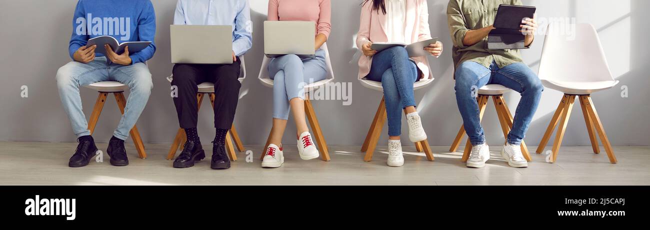 Shot waiting hi-res stock photography and images - Alamy