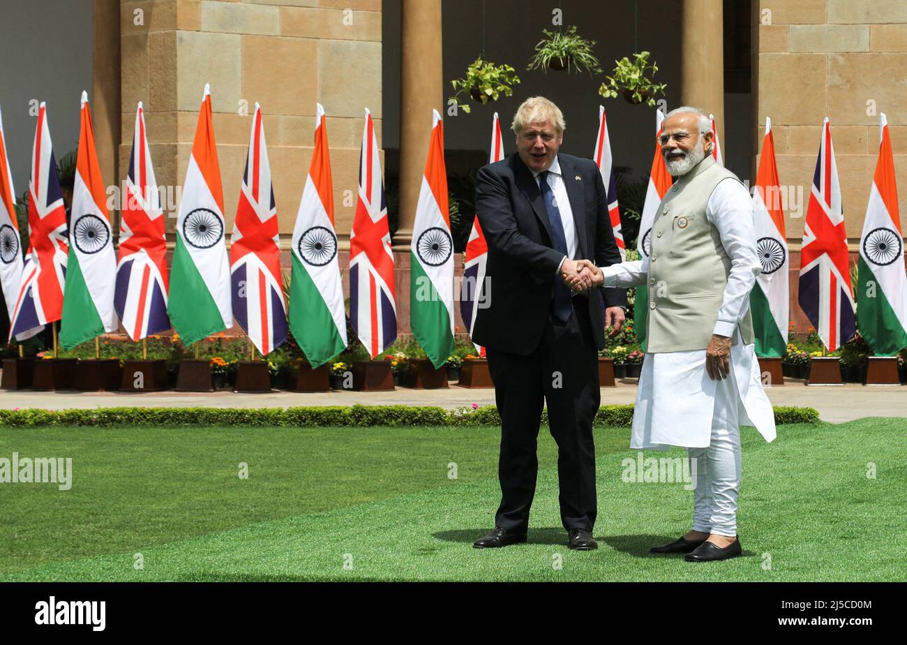 Indian Prime Minister Narendra Modi (R) and British Prime Minister ...