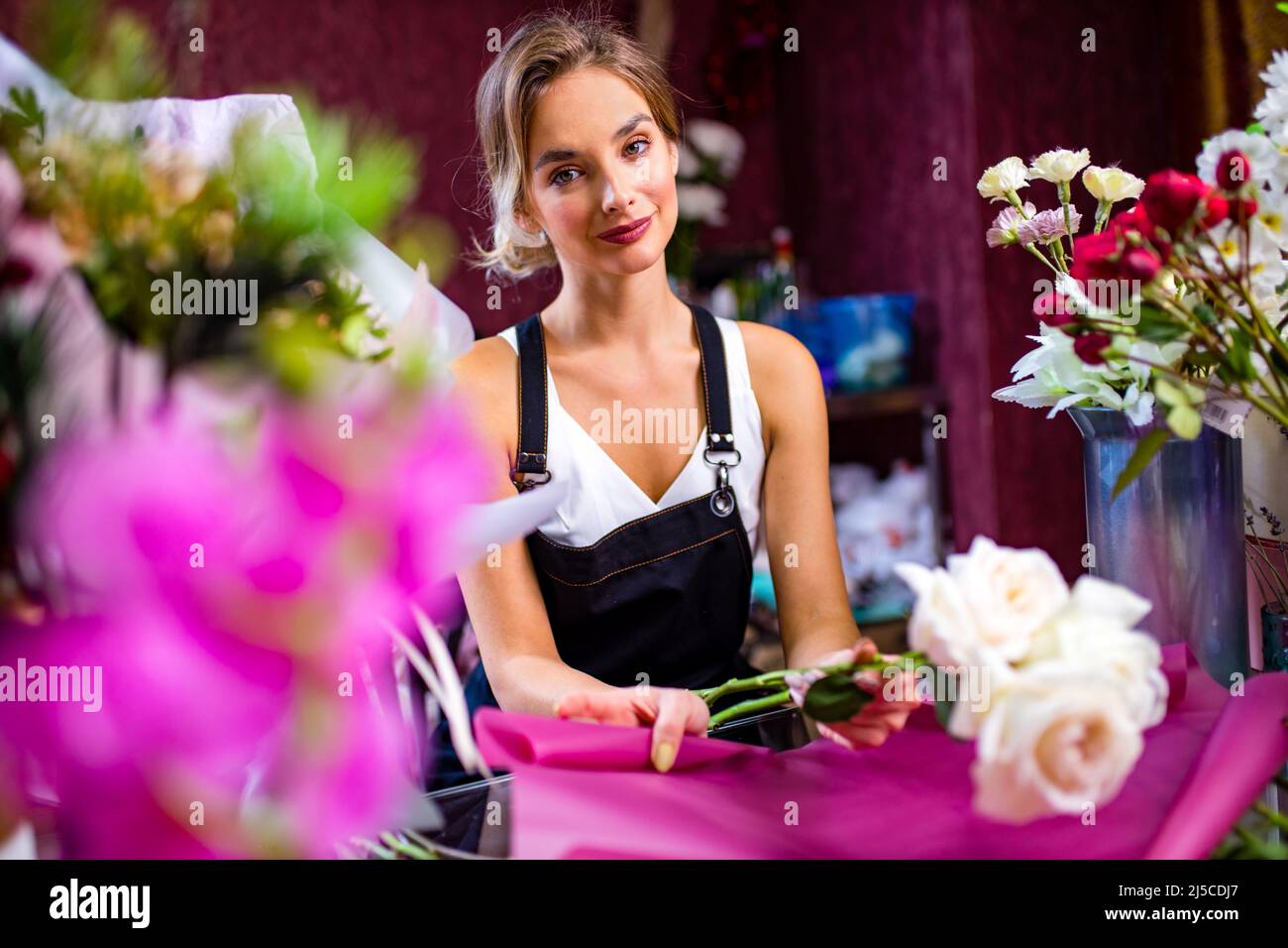 Flower arrangement work hi-res stock photography and images - Alamy