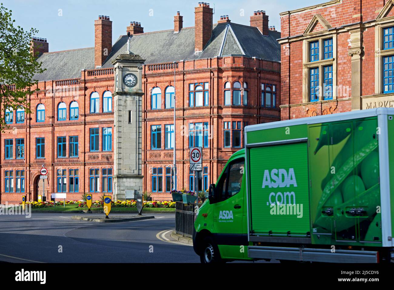 Asda supermarket home delivery van hi-res stock photography and images ...
