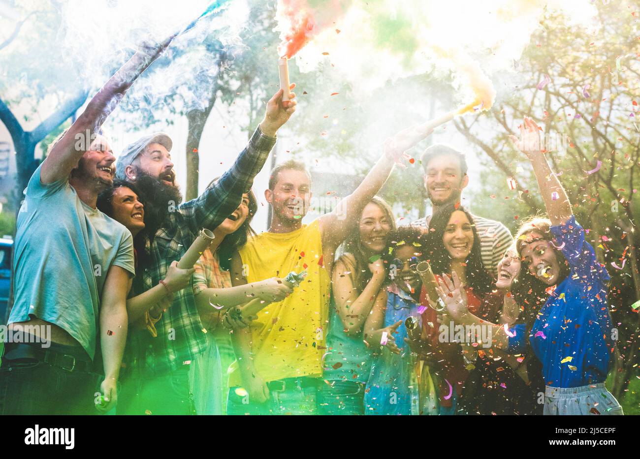 Friends at outdoor concert hi-res stock photography and images - Alamy