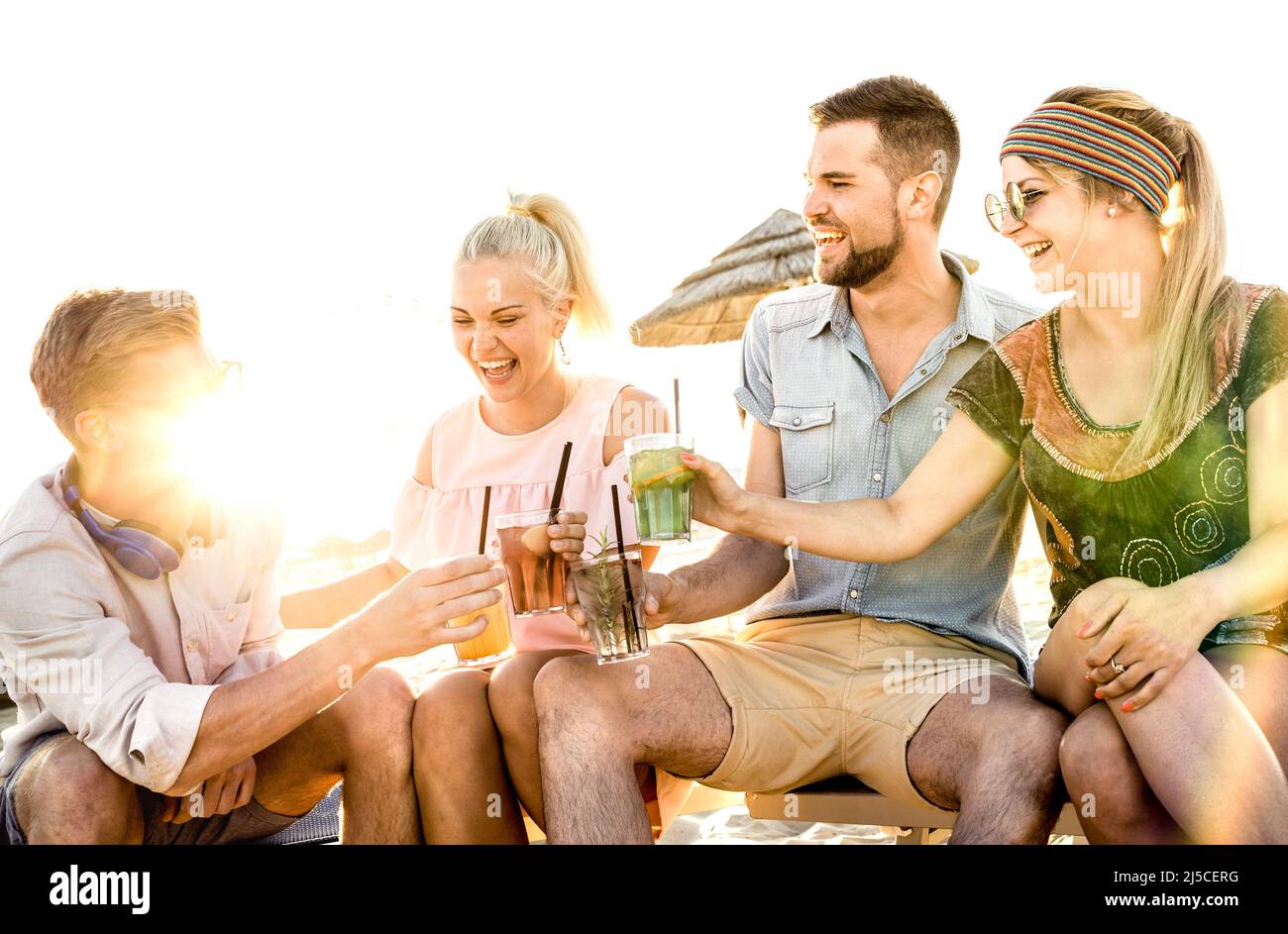 People outside sun talking hi-res stock photography and images - Alamy