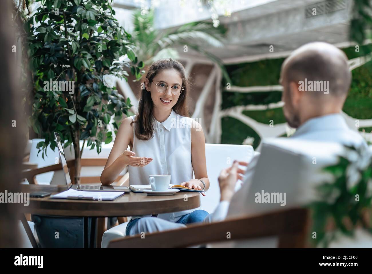 business people talk at an informal meeting in a cafe Stock Photo - Alamy