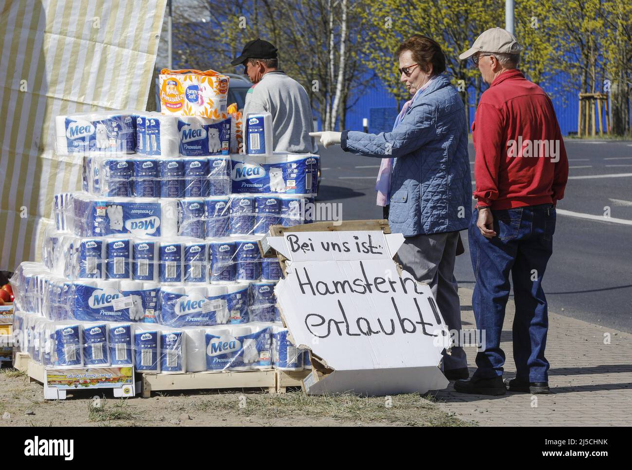 Hamster chew hi-res stock photography and images - Alamy