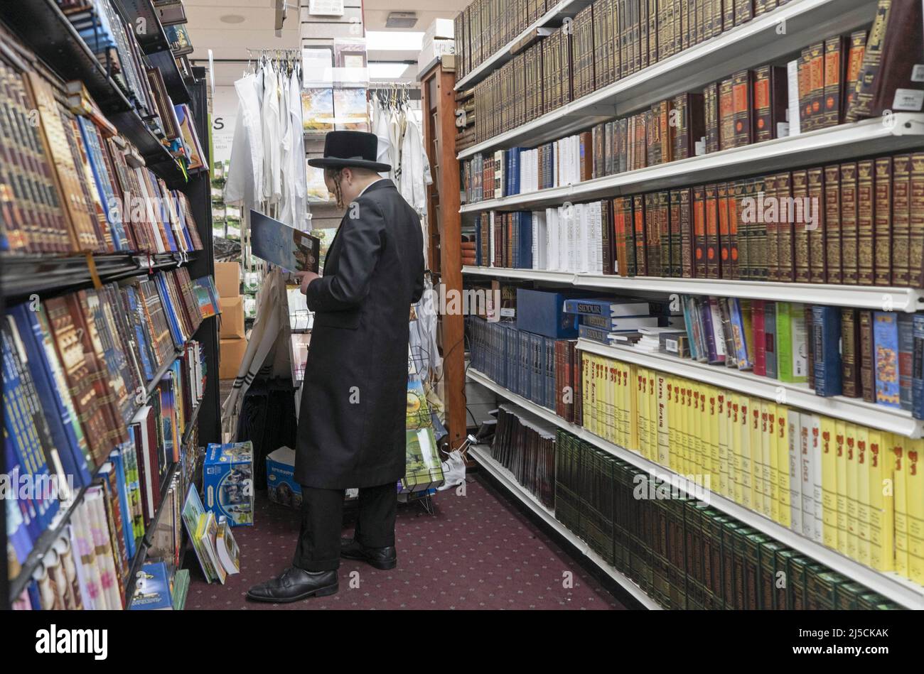 Jewish book store hi-res stock photography and images - Alamy