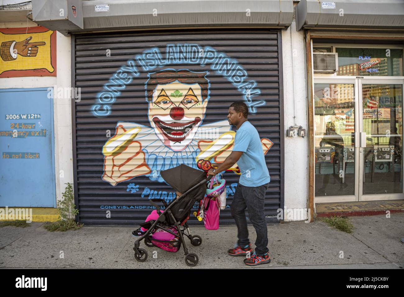 Pinball store hi-res stock photography and images - Alamy