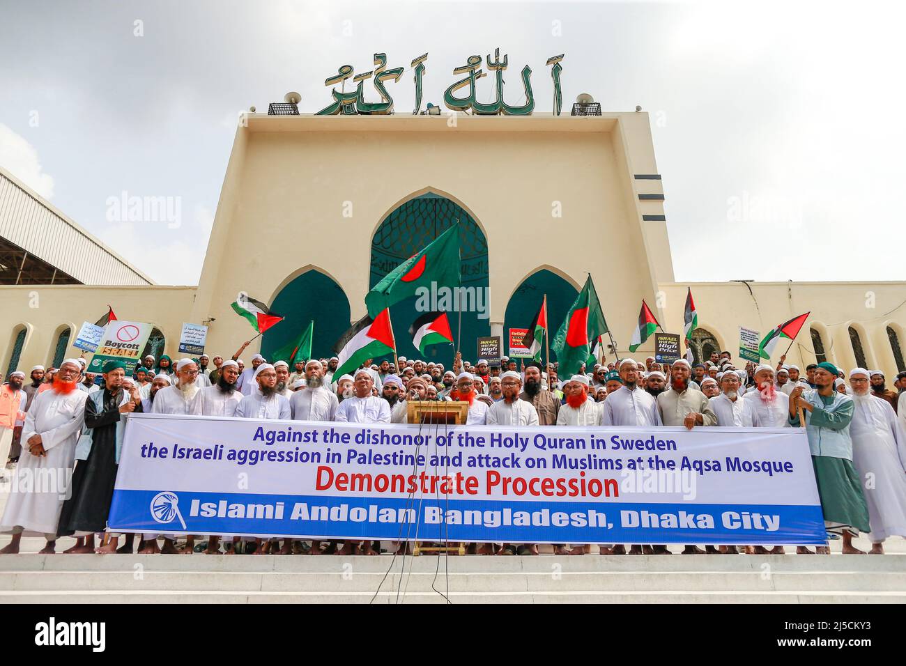 Supporters of Islami Andolon Bangladesh gather in a demonstrate ...