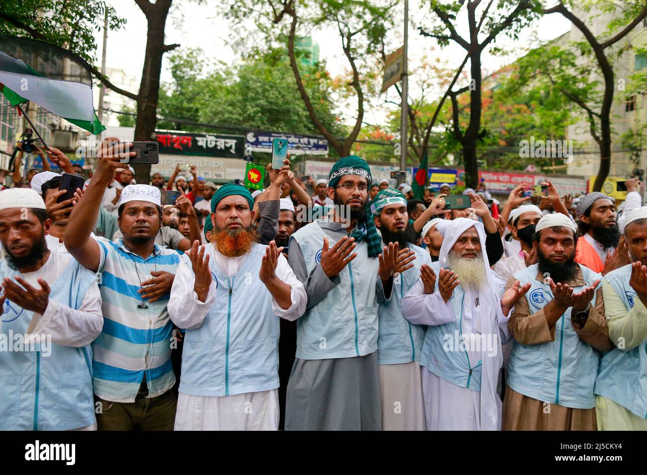 Supporters of Islami Andolon Bangladesh gather in a demonstrate ...