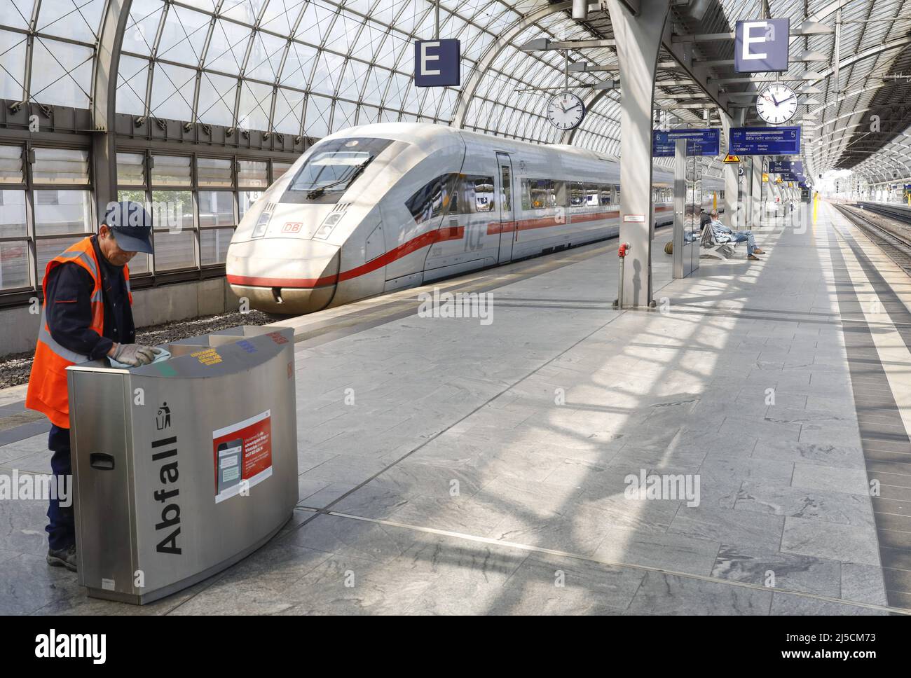 Cleaning bin at a train station hi-res stock photography and images - Alamy