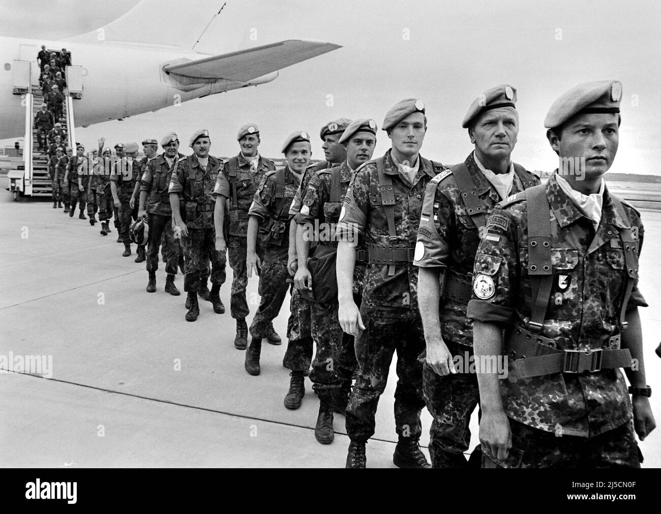 Cologne/Bonn Airport, DEU, 15.03.1994 - Blue Helmet Soldiers of the ...