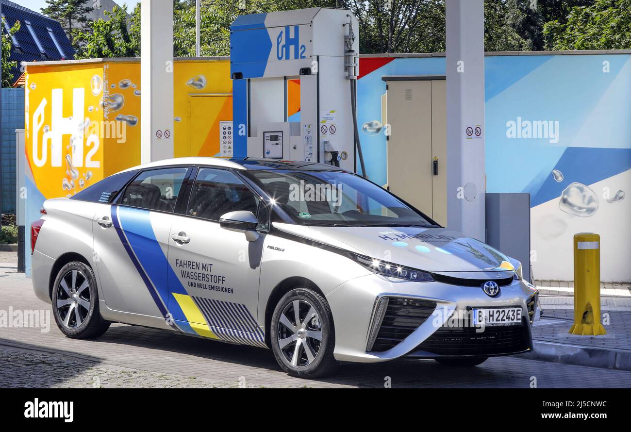 Berlin, DEU, 23.06.2020 - Refueling of a Toyota Mirai at a Shell AG ...