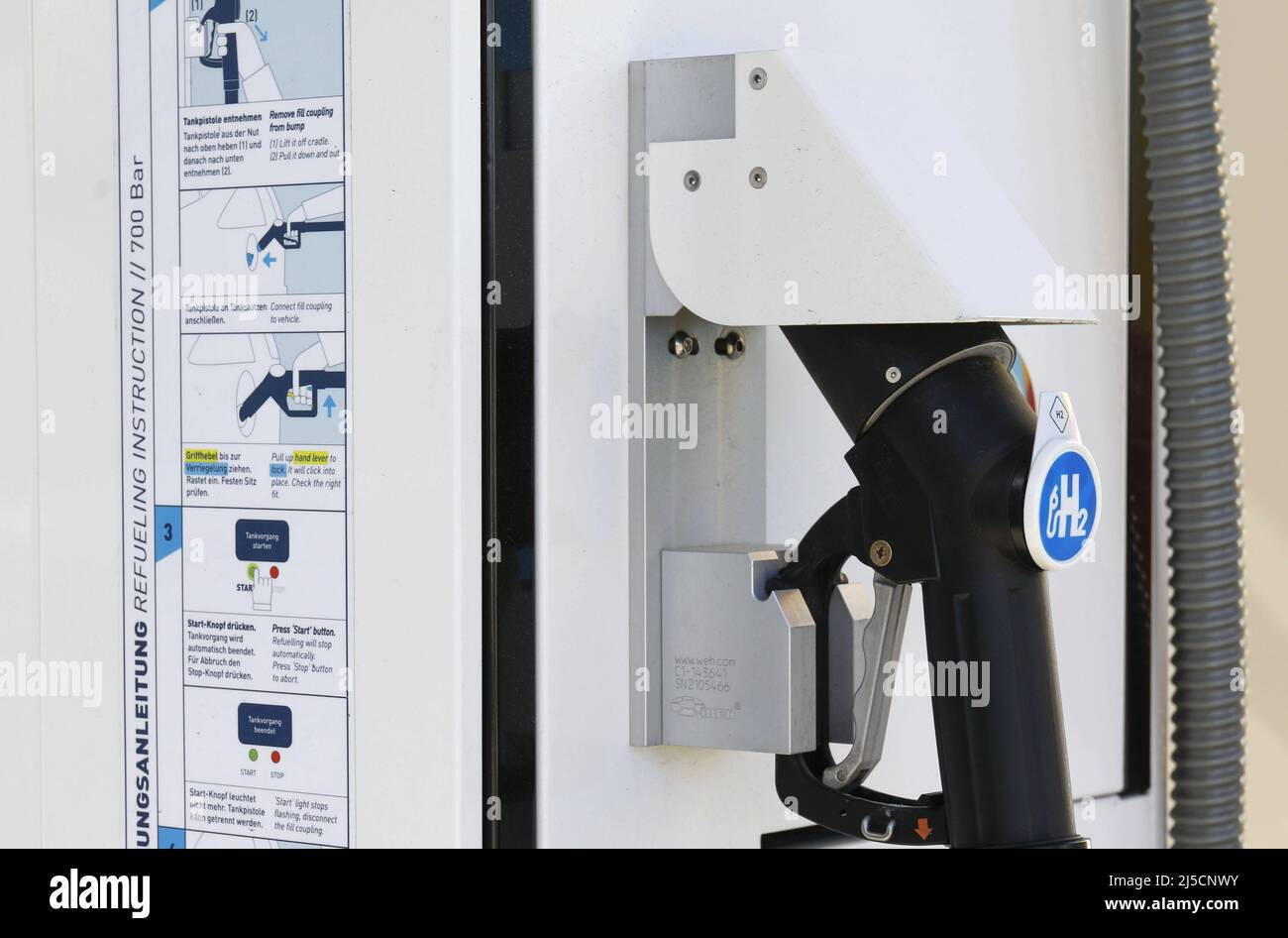 Berlin, DEU, 23.06.2020 - Hydrogen nozzle with instructions at a Shell ...