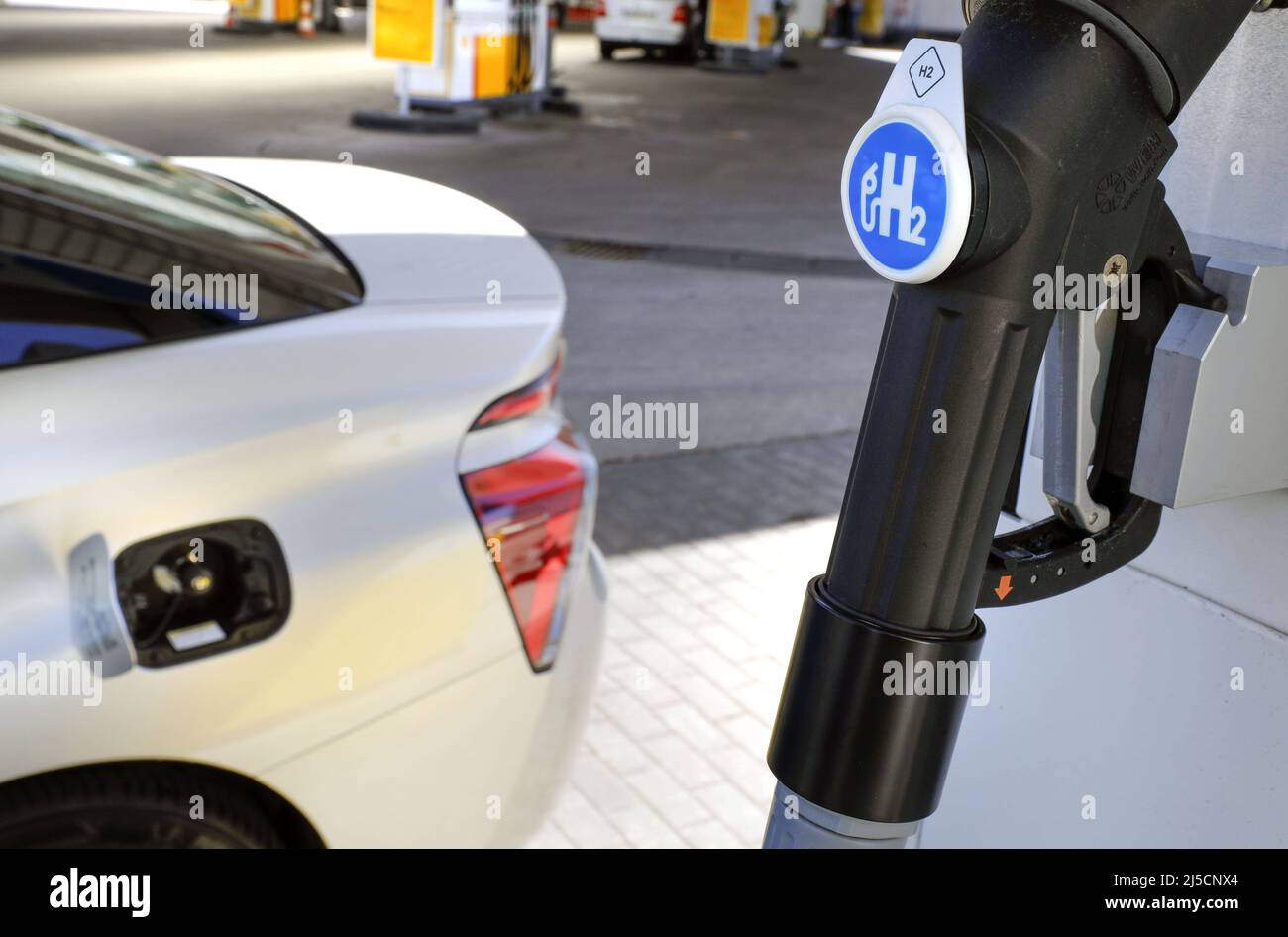 Berlin, DEU, 23.06.2020 - Fuel nozzle at a hydrogen filling station ...