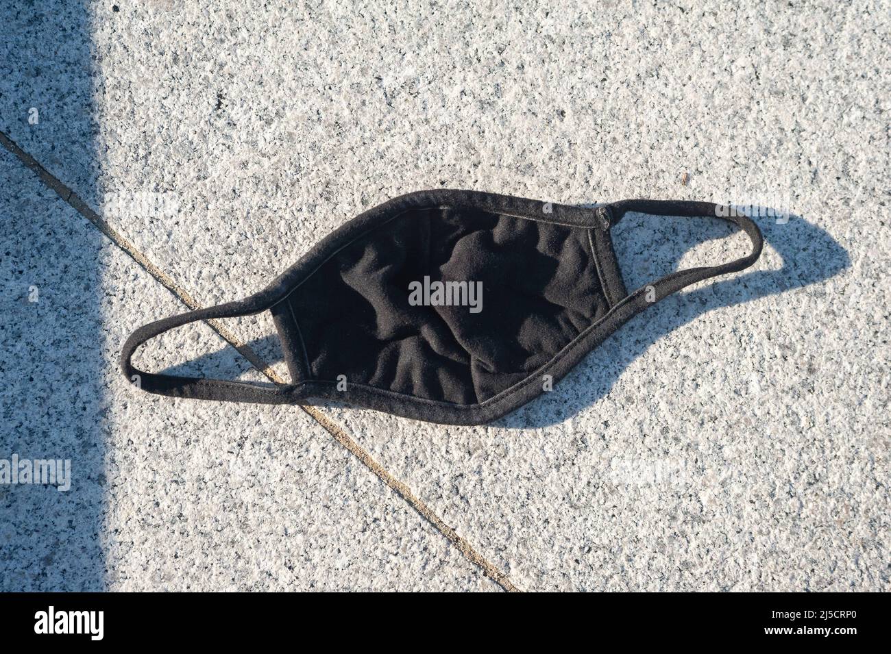 Sept. 23, 2020, Singapore, Republic of Singapore, Asia - A used cloth ...