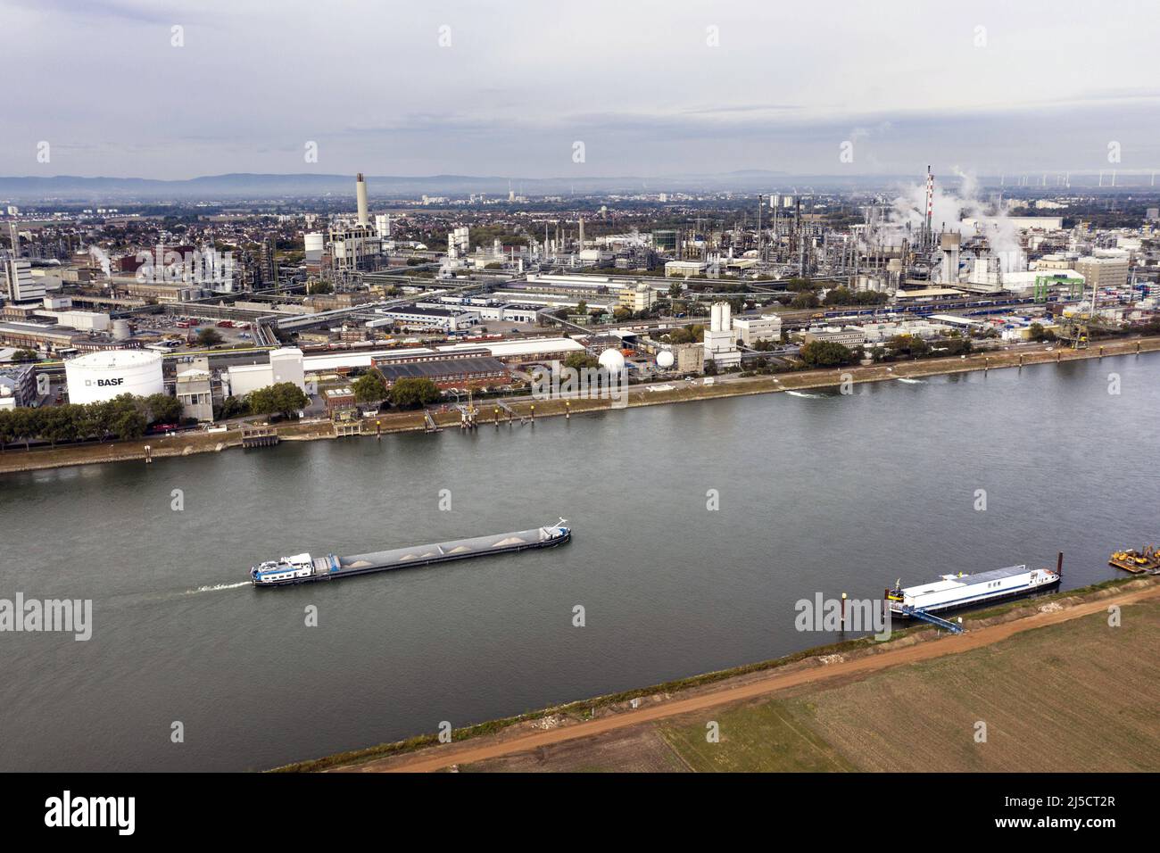 Ludwigshafen, DEU, 02.10.2020 - Aerial view of the BASF plant in ...